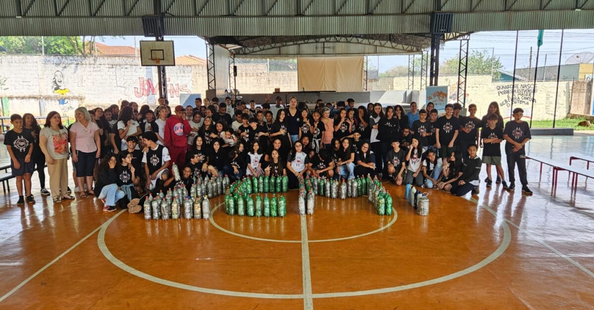 Escola Zilda realiza entrega de lacres para Rede do Câncer através de ...